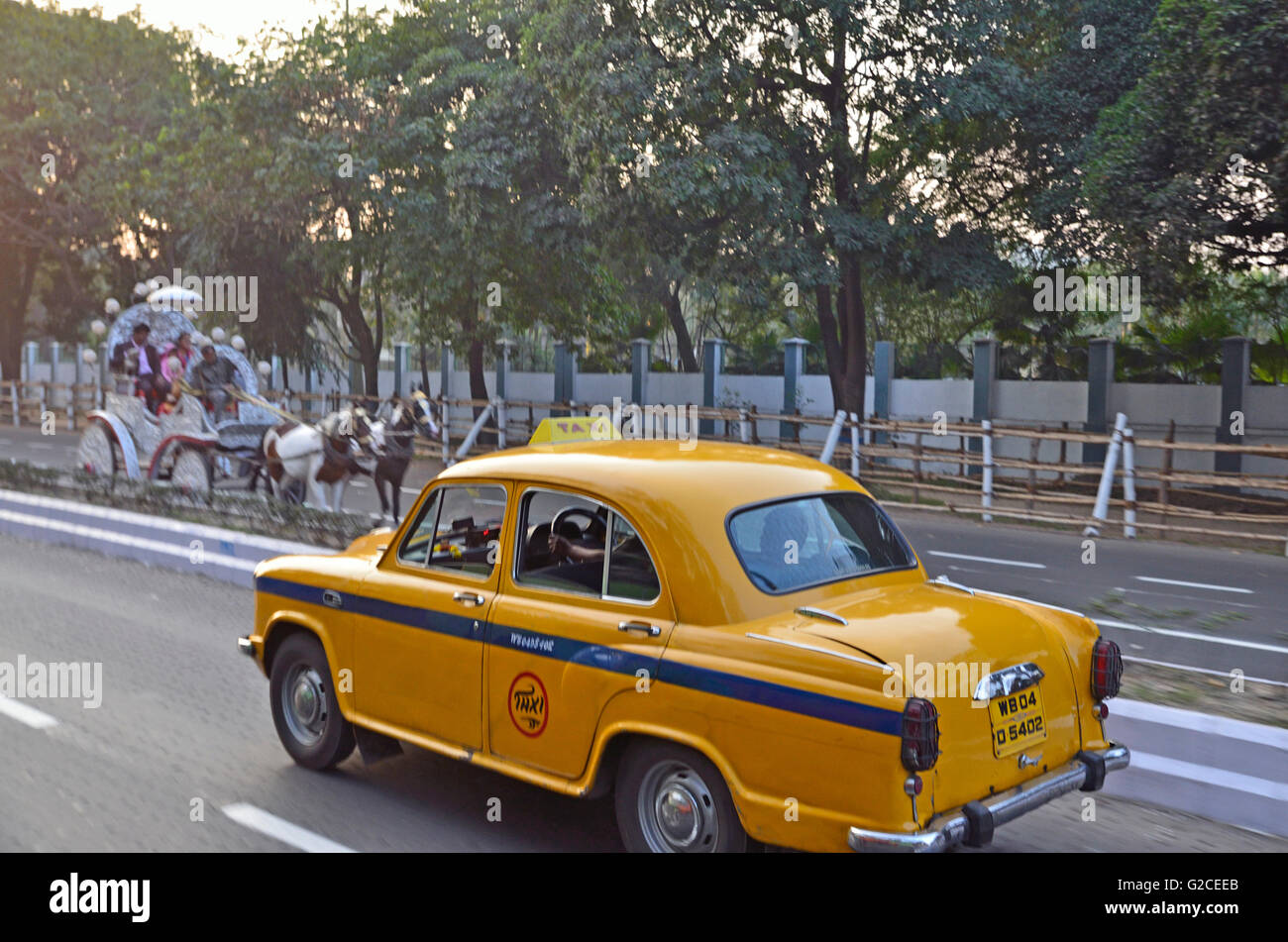 Calcutta india roads hi-res stock photography and images - Alamy