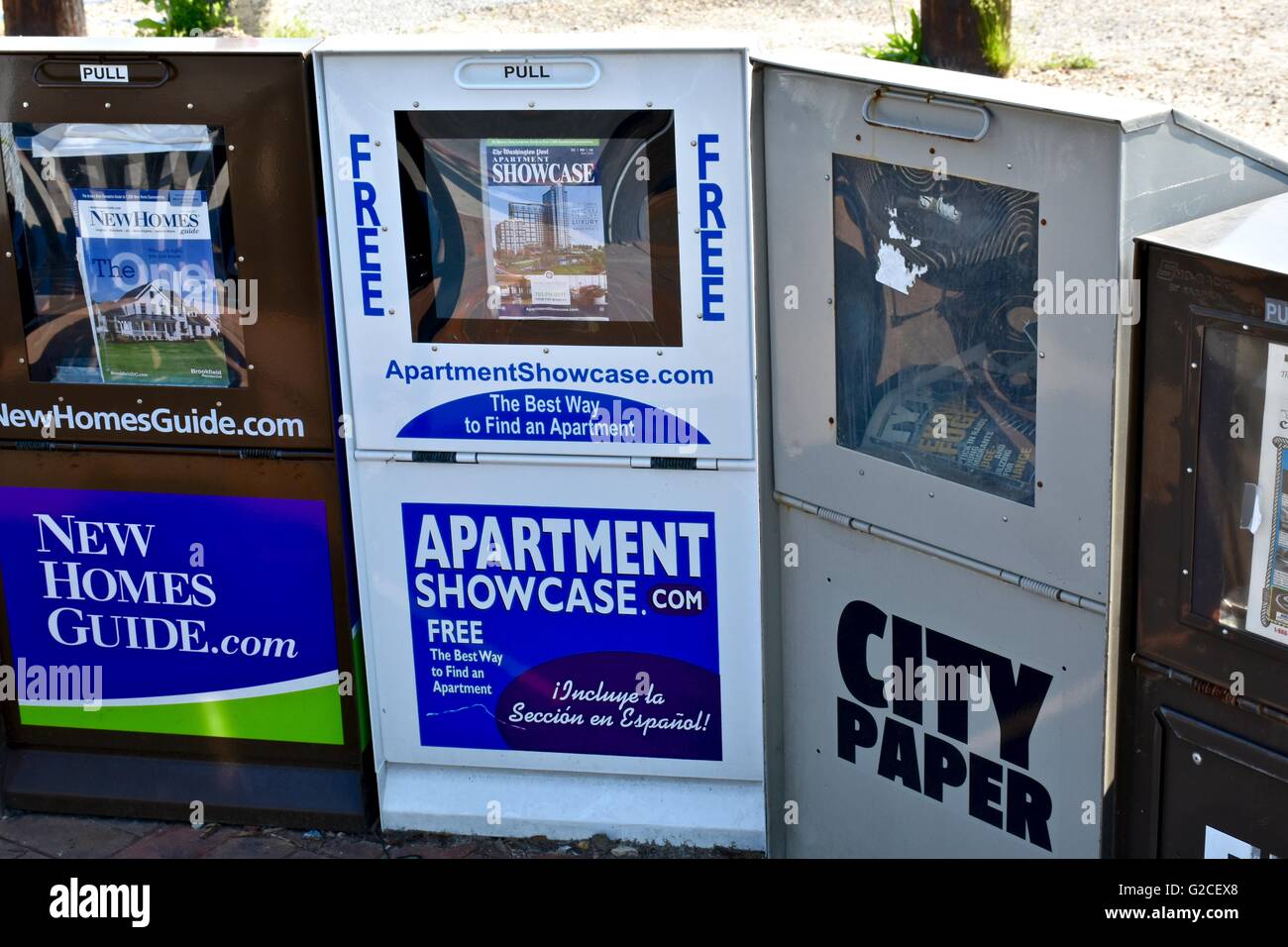 Newspaper boxes hi-res stock photography and images - Alamy