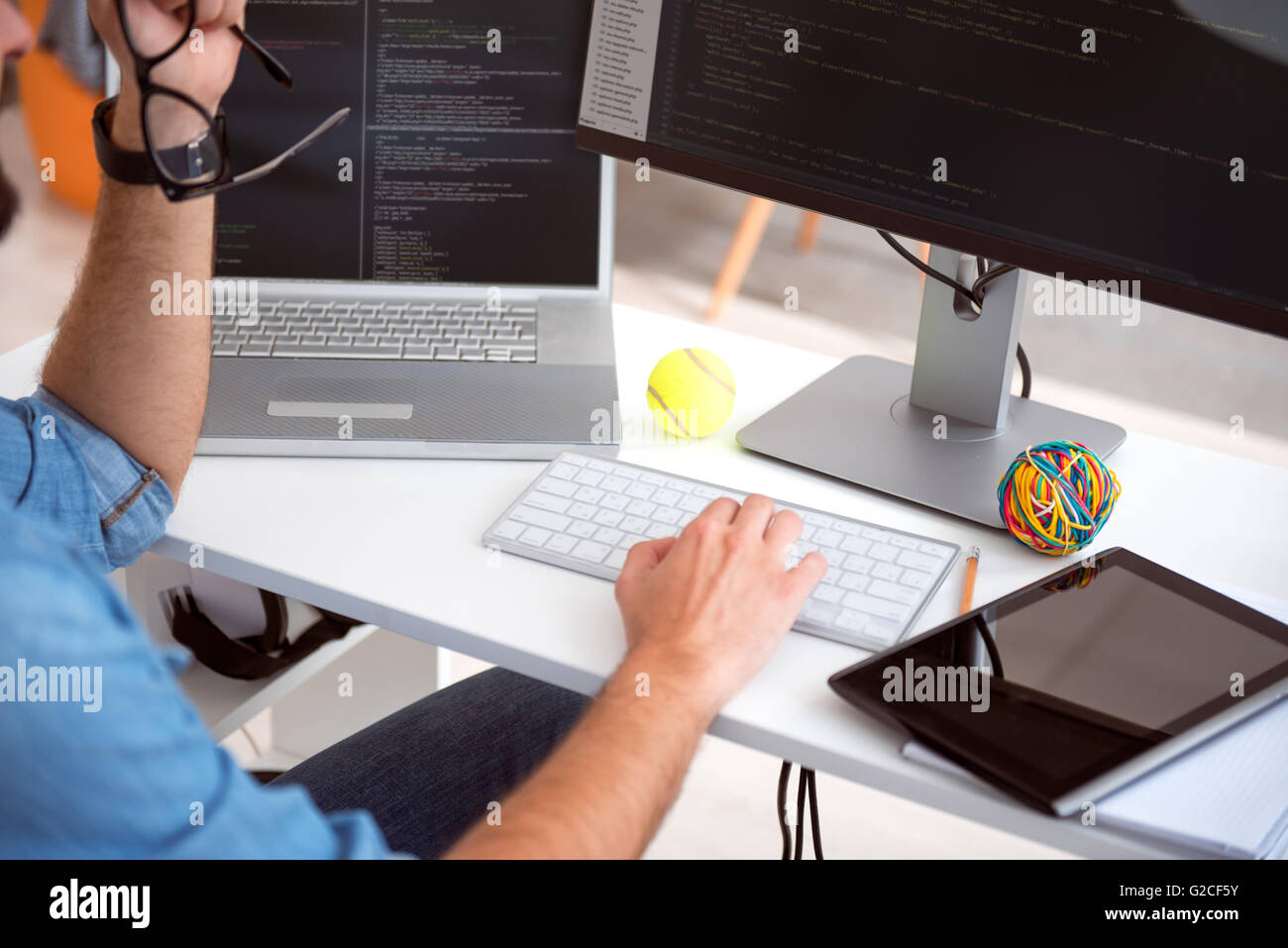 Man tapping hi-res stock photography and images - Alamy