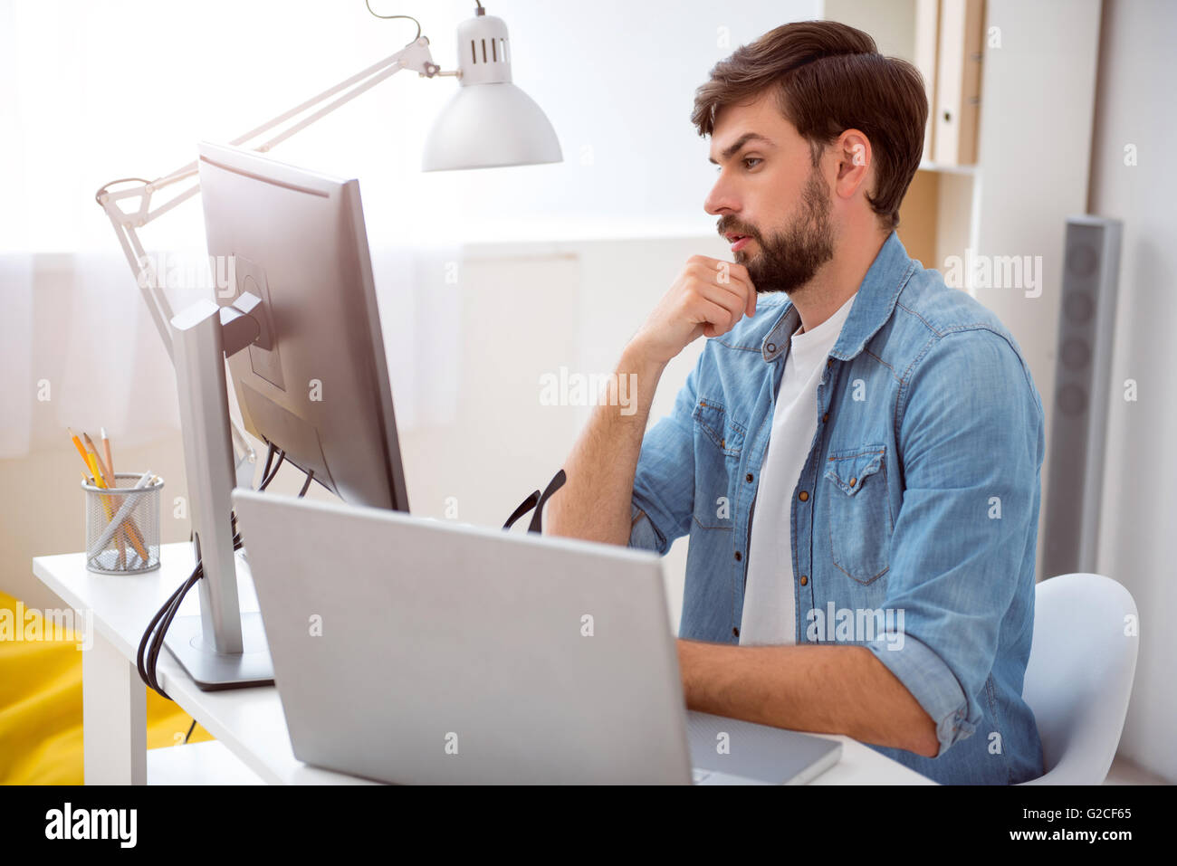Programmer code thinking hi-res stock photography and images - Alamy