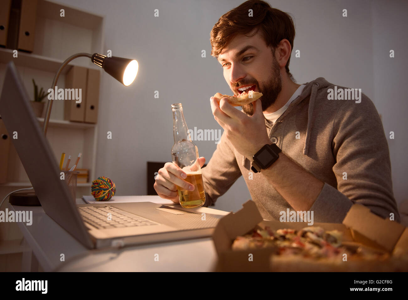 Guy looking at computer hi-res stock photography and images - Alamy