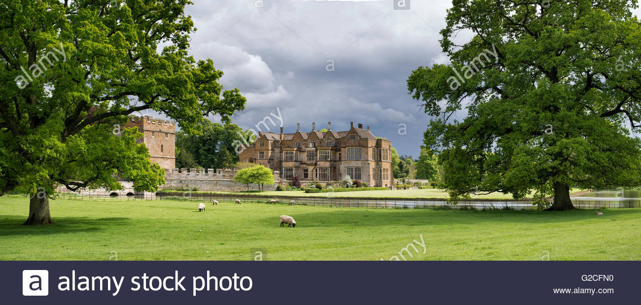 Spring Castle Britain High Resolution Stock Photography and Images - Alamy