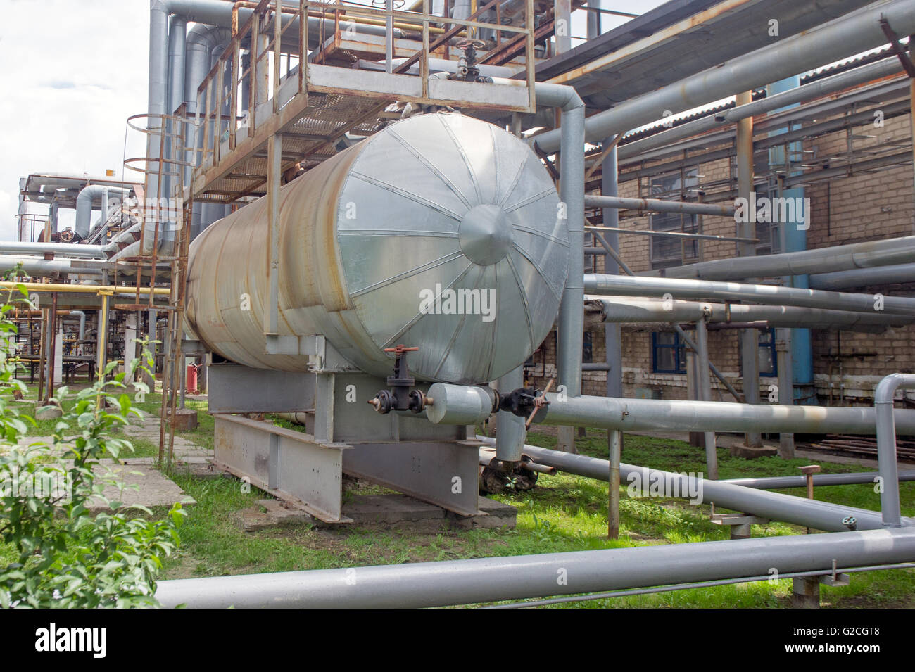 Oil tanks at the gas processing plant Stock Photo - Alamy