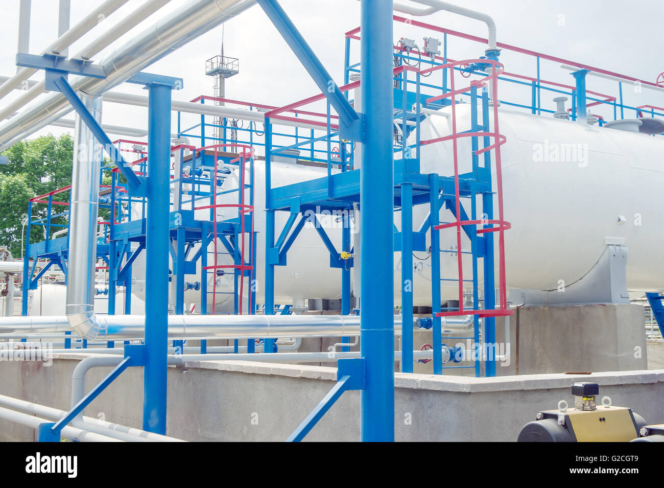 Oil tanks at the gas processing plant Stock Photo - Alamy