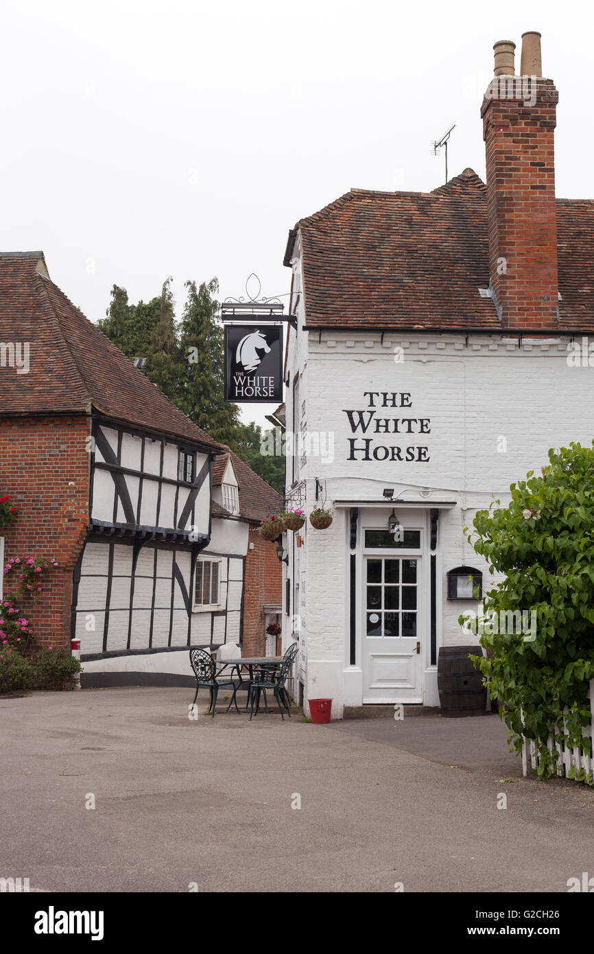 Chilham kent white horse hi-res stock photography and images - Alamy
