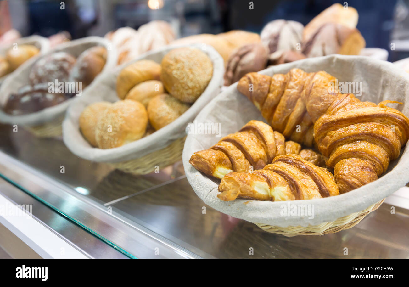 Fresh croissants in the shop Stock Photo - Alamy
