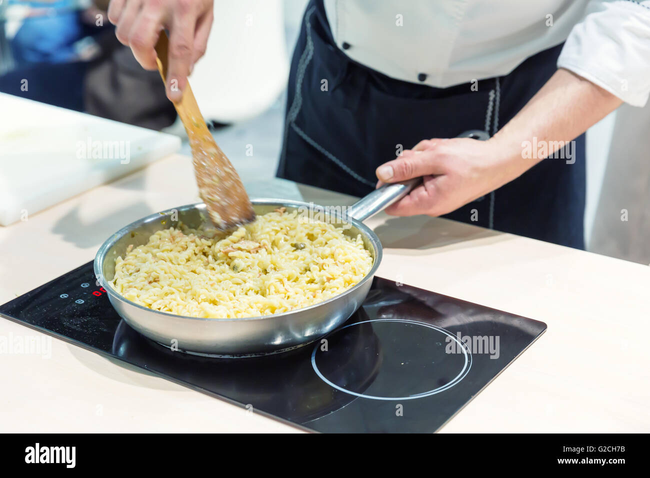 Cook cooking food Stock Photo - Alamy