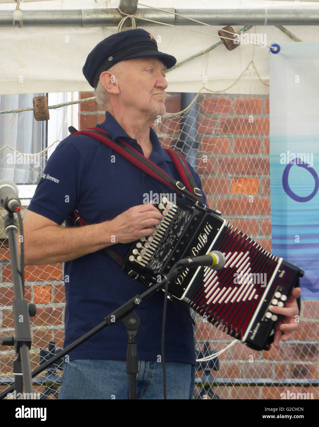 Squeeze box hi-res stock photography and images - Alamy