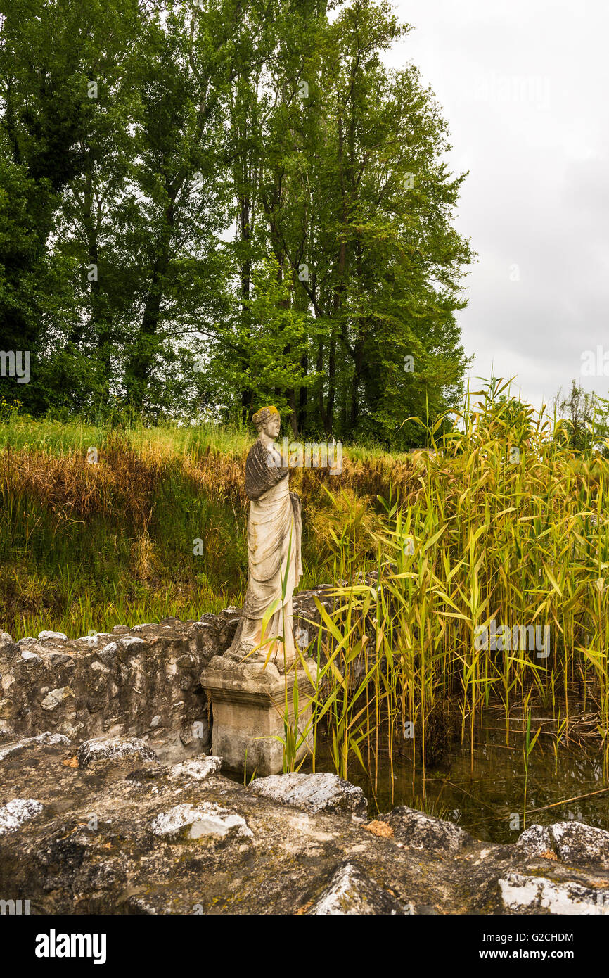 Ancient ruins and statue in the Dion Archeological Site in Greece Stock ...