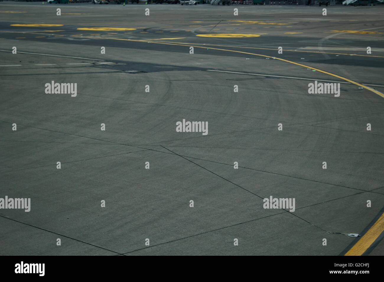 Tarmac cement hi-res stock photography and images - Alamy
