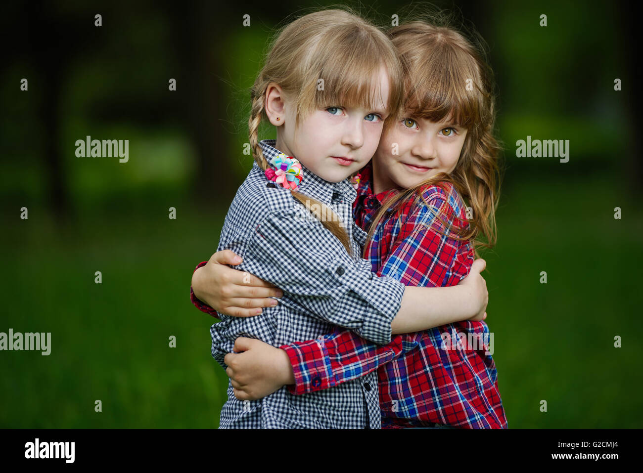 Twins hugging natural hi-res stock photography and images - Alamy