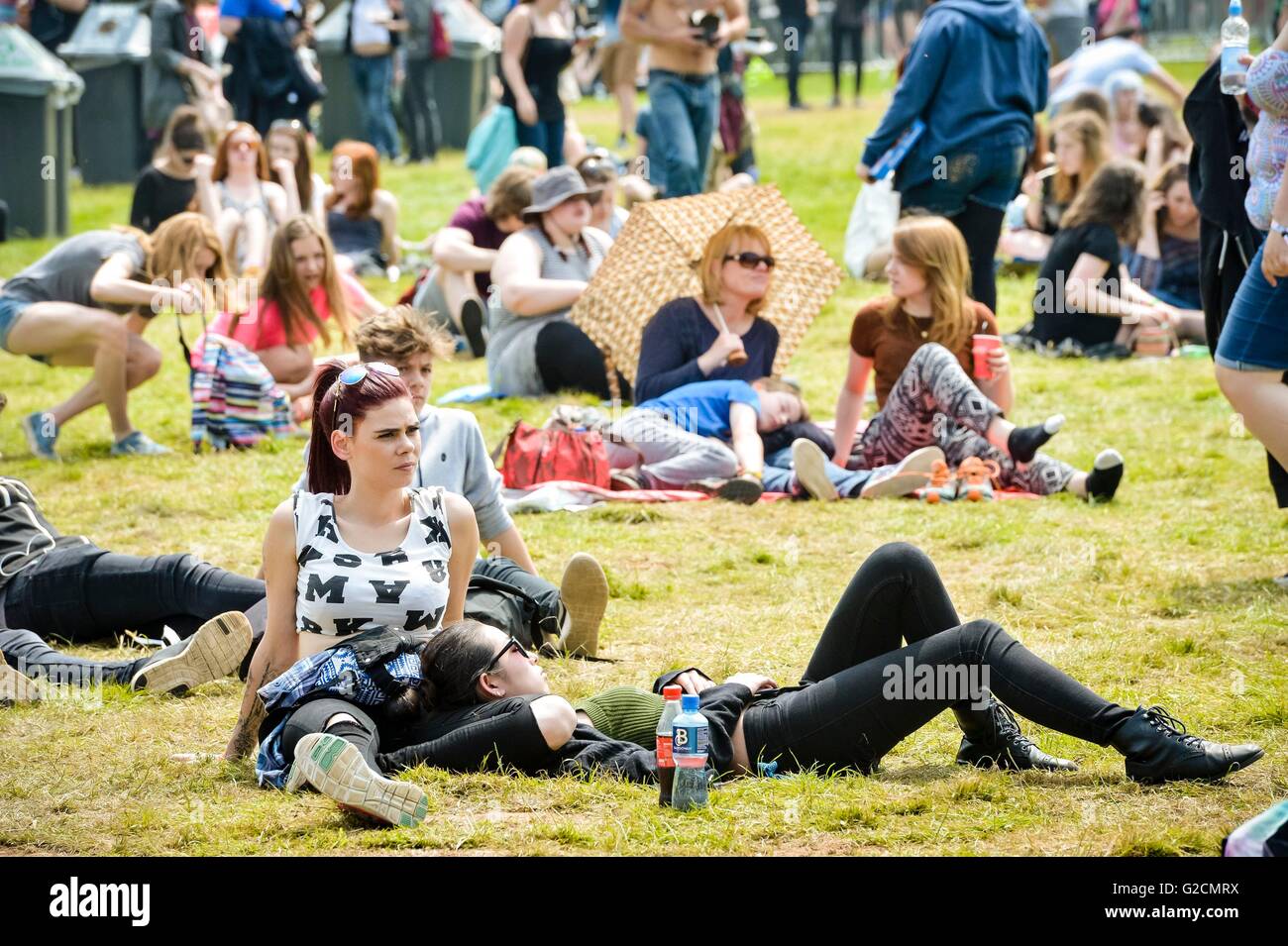 Crowds at BBC Radio 1's Big Weekend at Powderham Castle in Exeter Stock ...