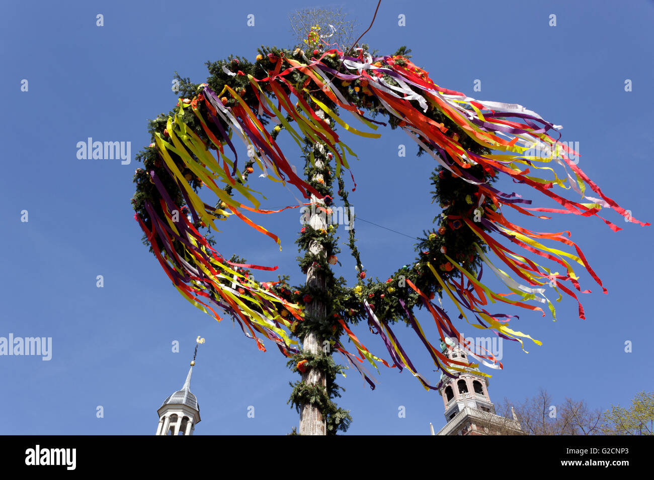 Maypole hi-res stock photography and images - Alamy