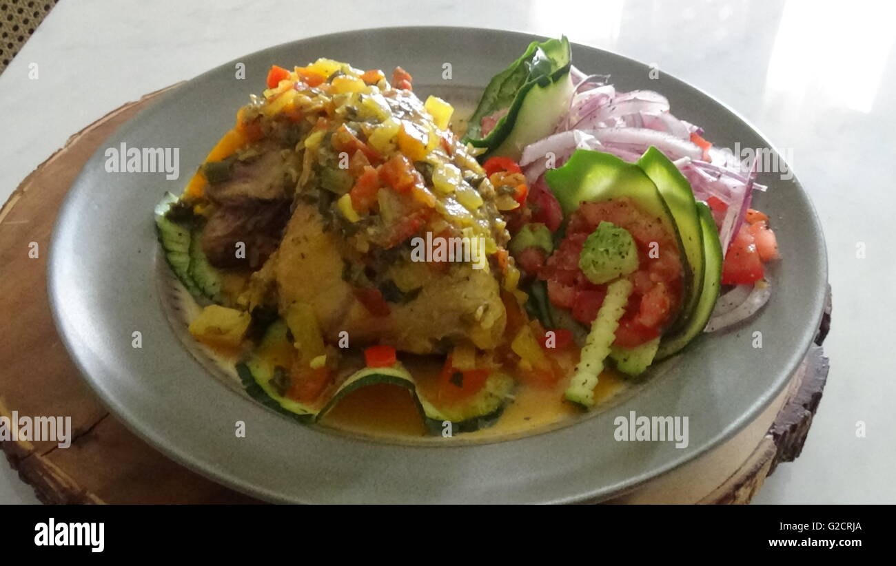 Pollo cocido hi-res stock photography and images - Alamy