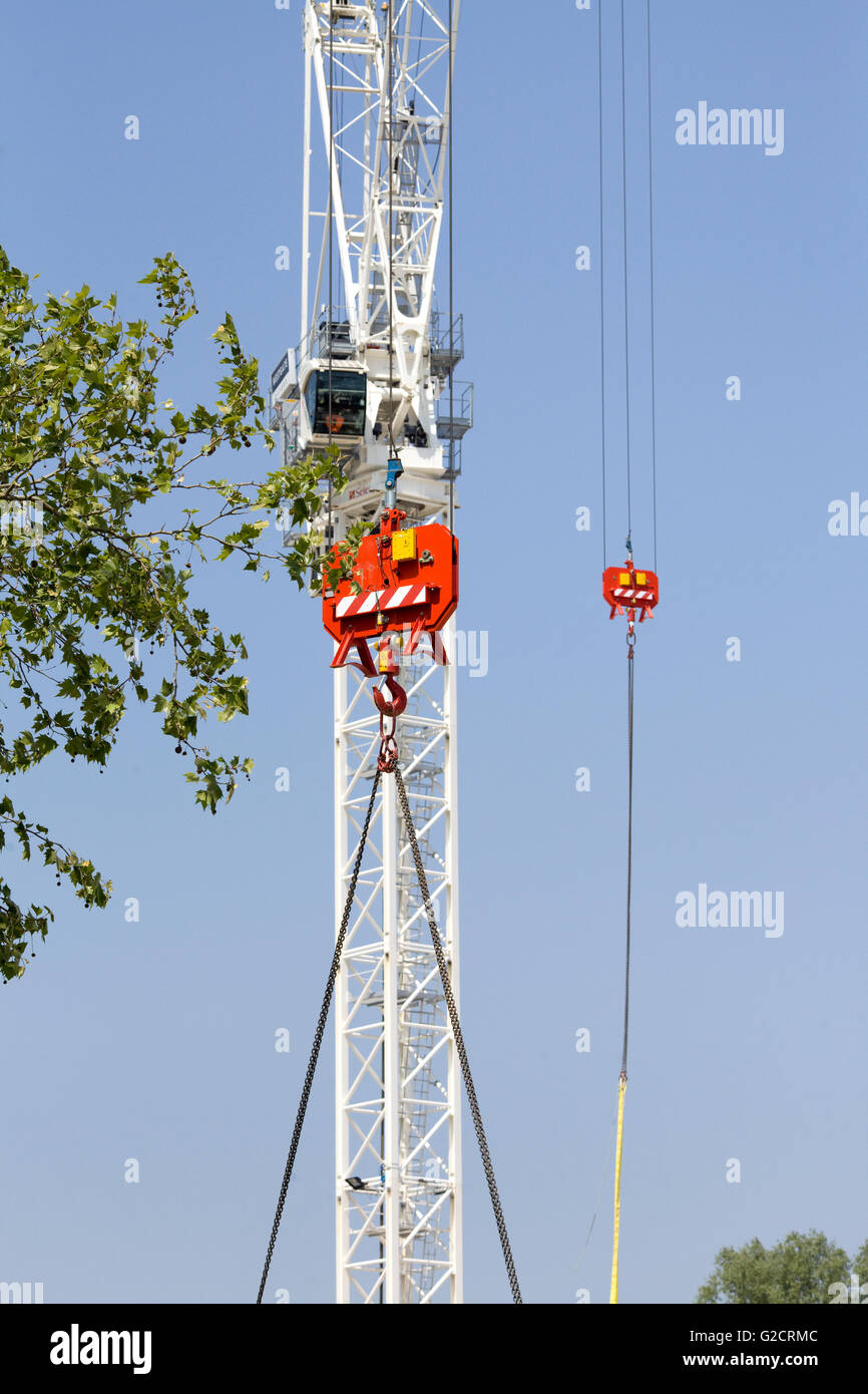 Bridge under construction red crane hi-res stock photography and images ...
