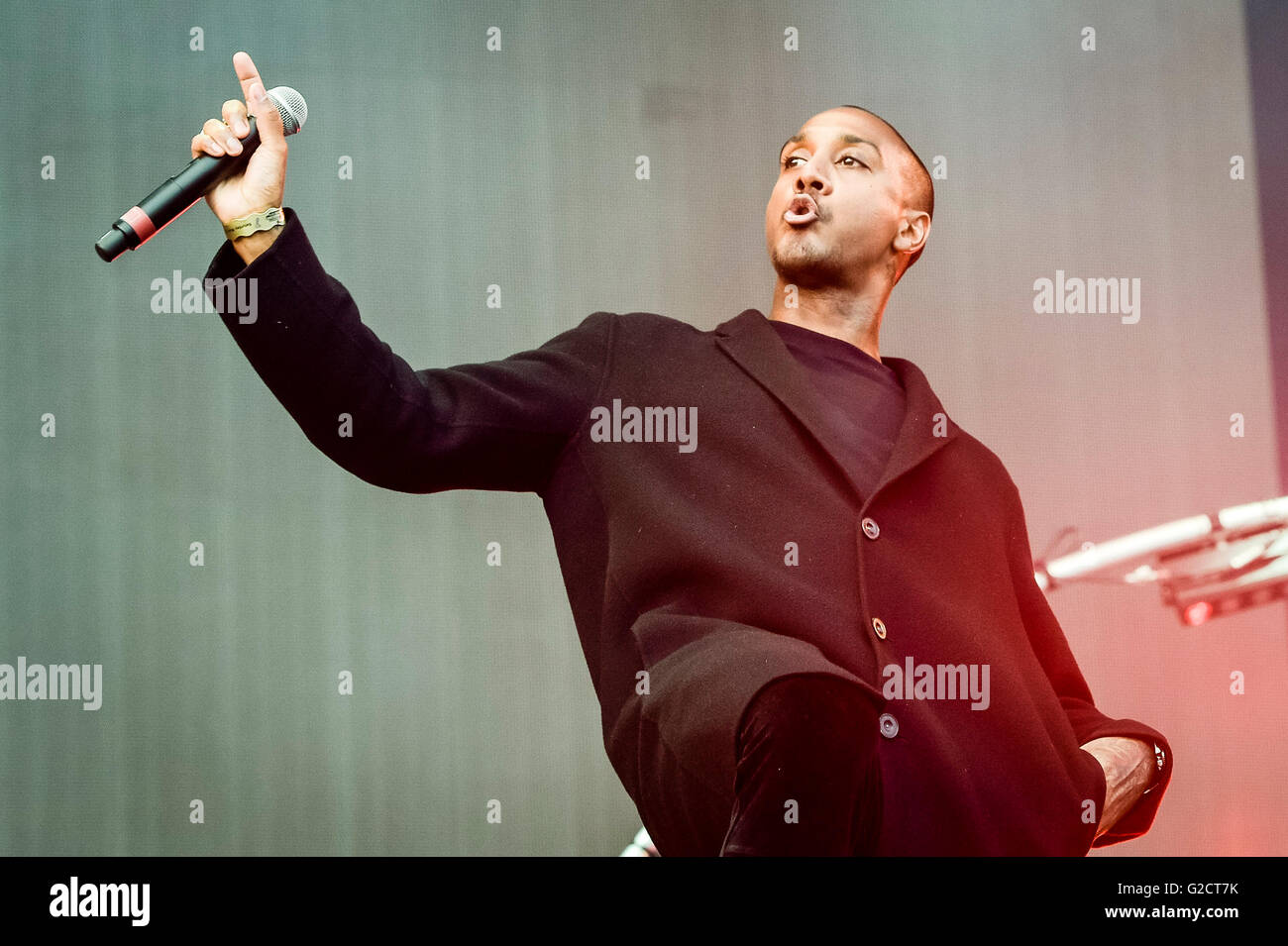 Mc rage performs hi-res stock photography and images - Alamy
