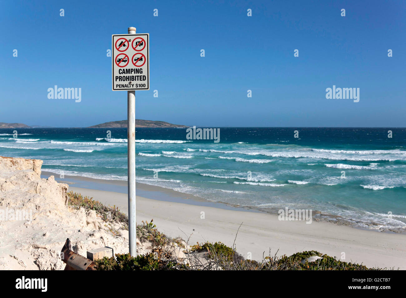 Camping prohibited sign, Esperance Western Australia Stock Photo - Alamy