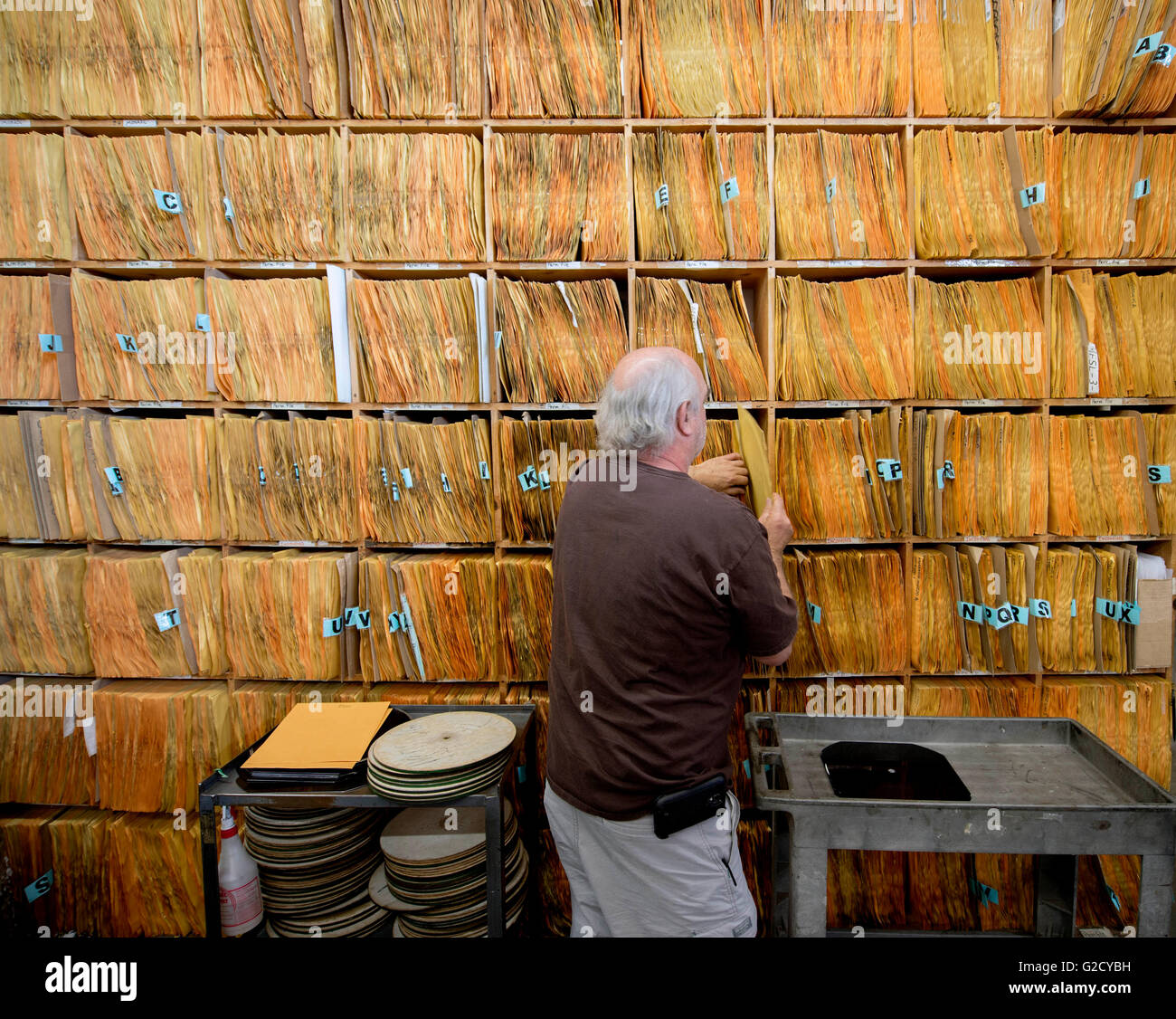Camarillo, California, USA. 25th May, 2016. RICK HASHIMOTO files away a ...