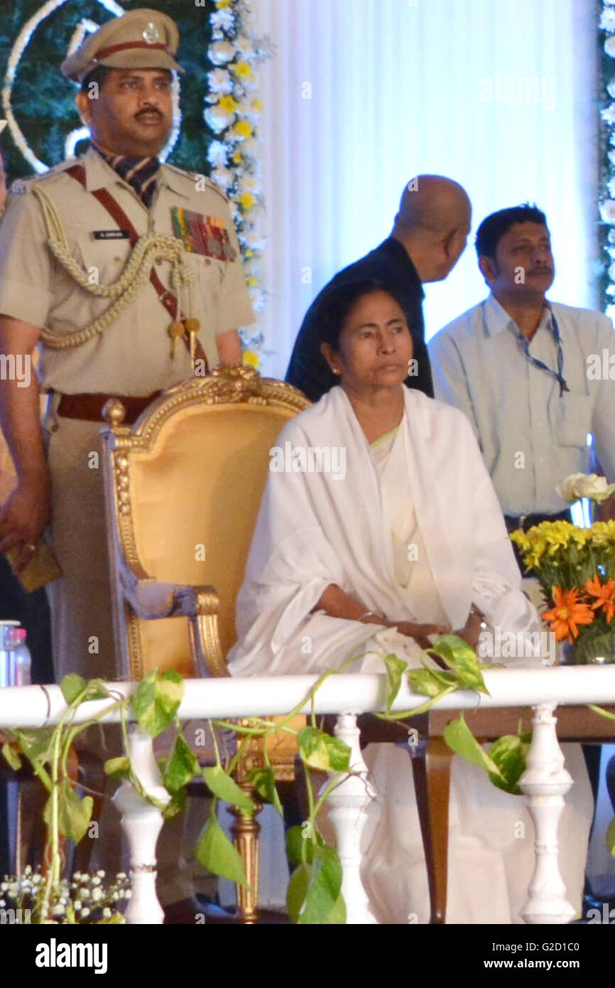 Kolkata, India. 26th May, 2016. Mamata Banejee takes oath as the Chief ...