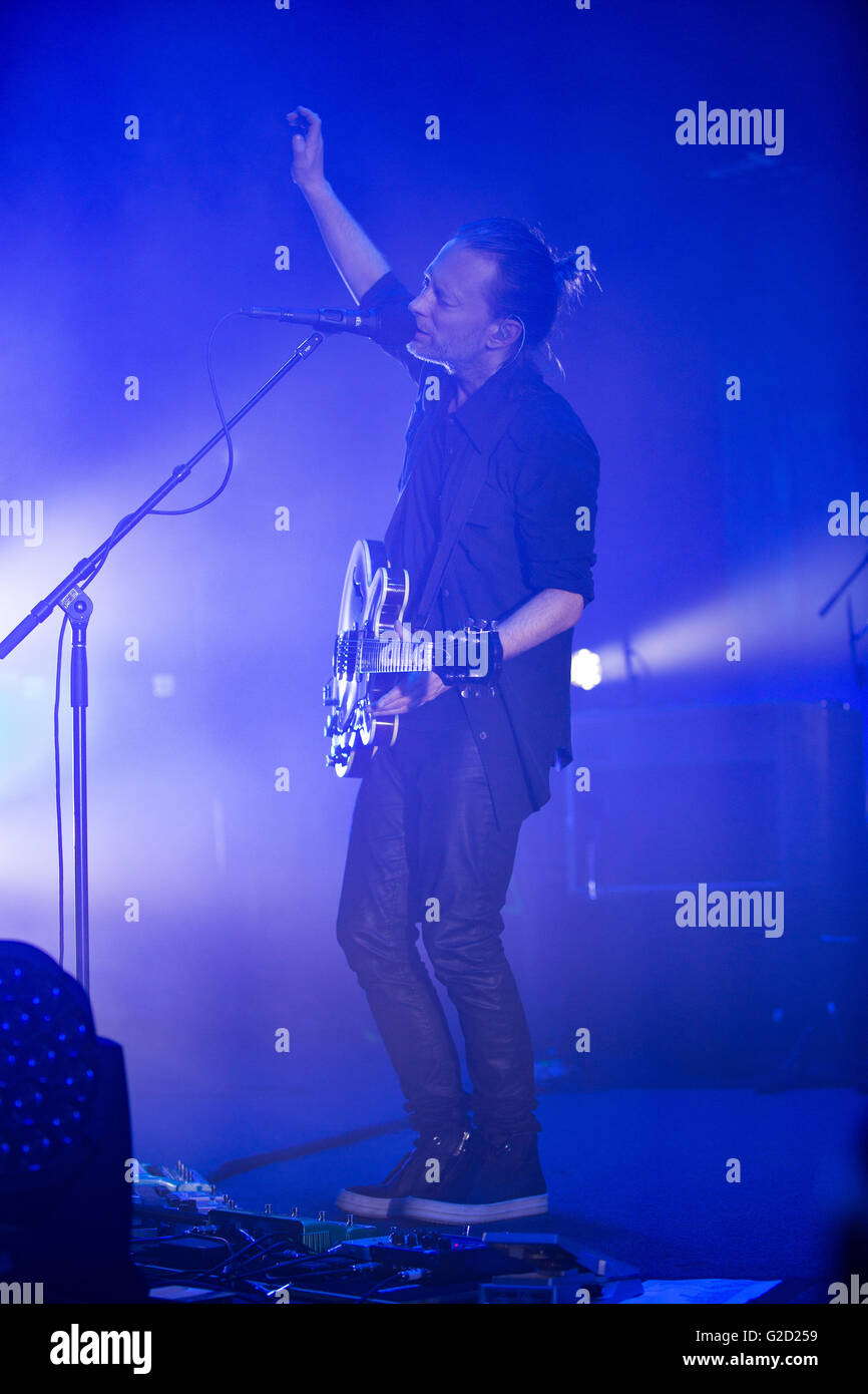 Radiohead gig roundhouse hi-res stock photography and images - Alamy