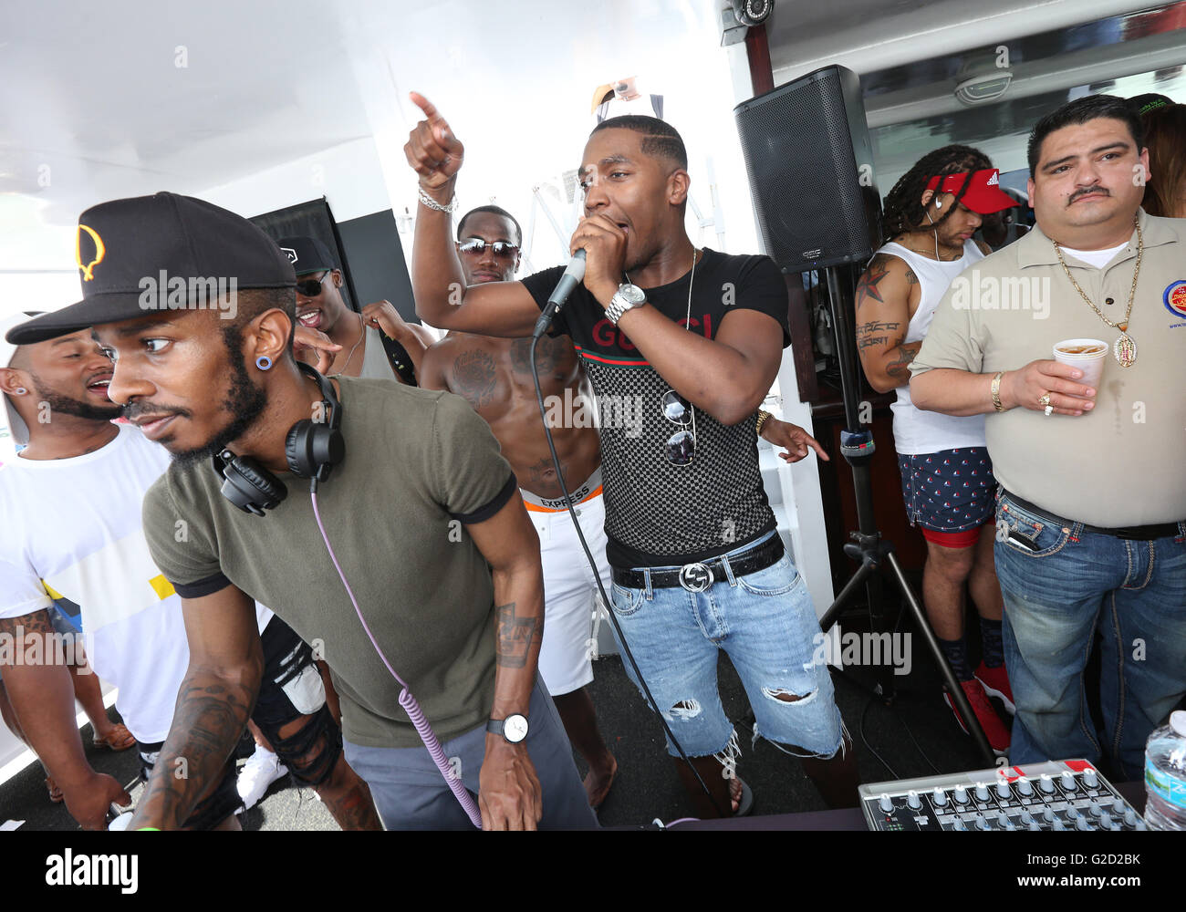 People party during yacht cruise to launch Miami Sizzle 2016 during ...