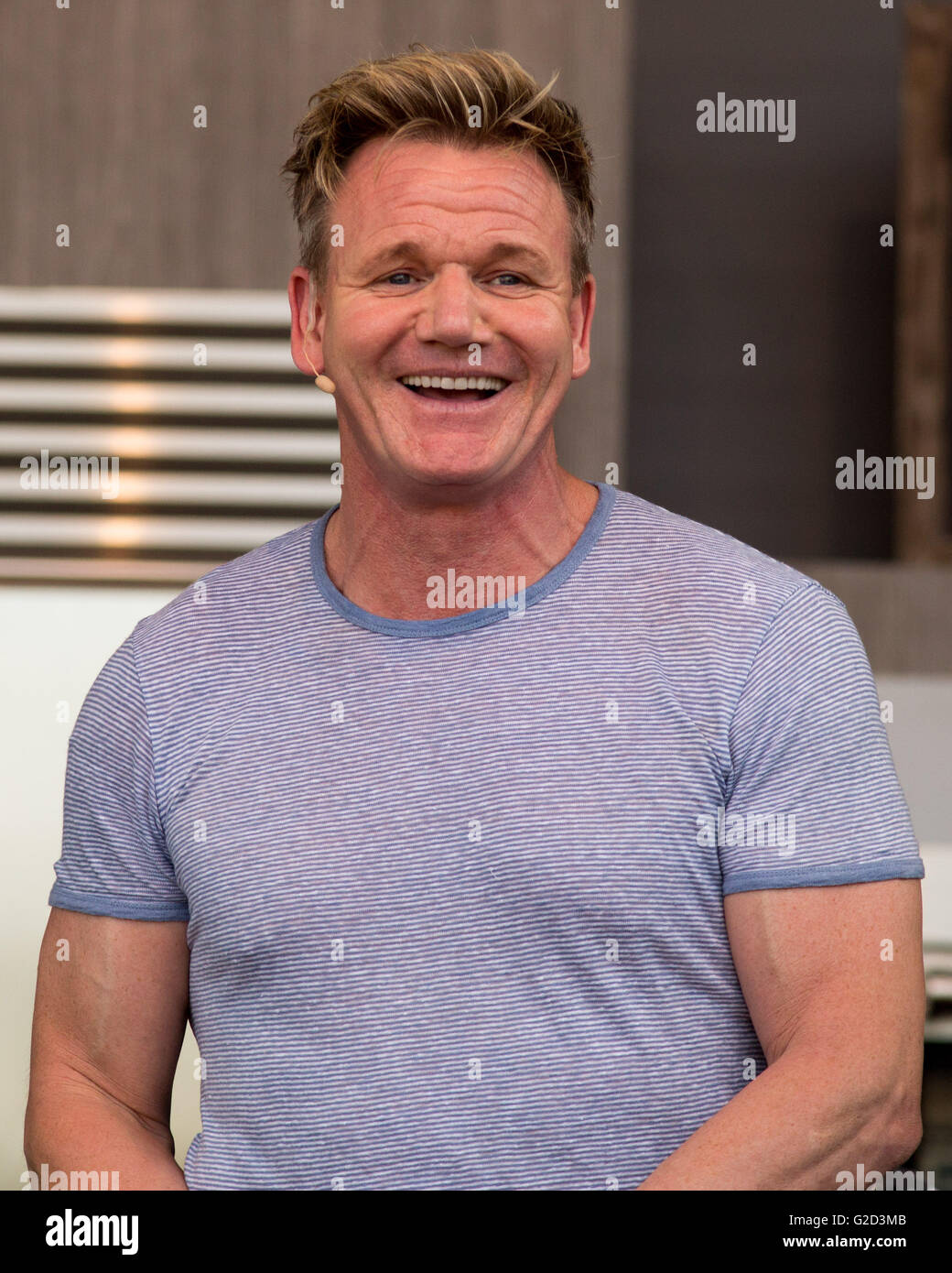Gordon ramsay chef 2016 hi-res stock photography and images - Alamy