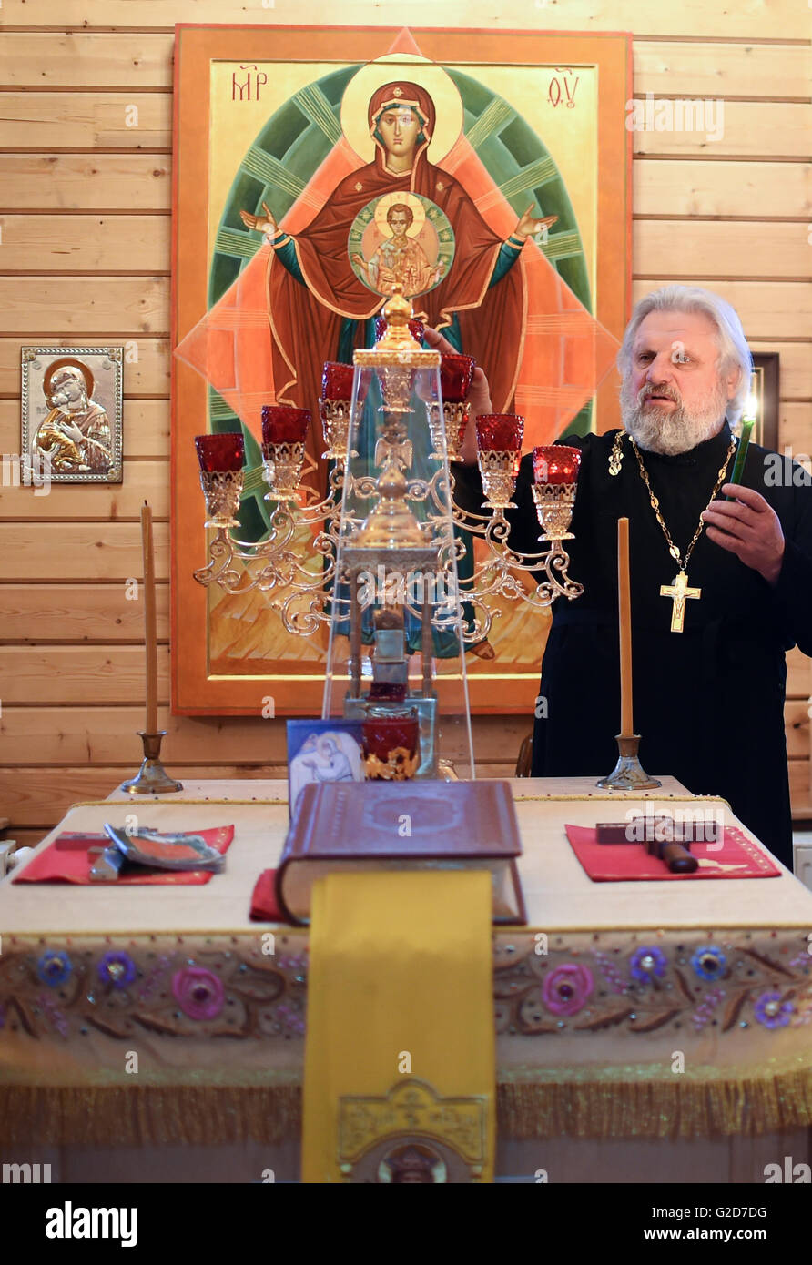Orthodox preist hi-res stock photography and images - Alamy