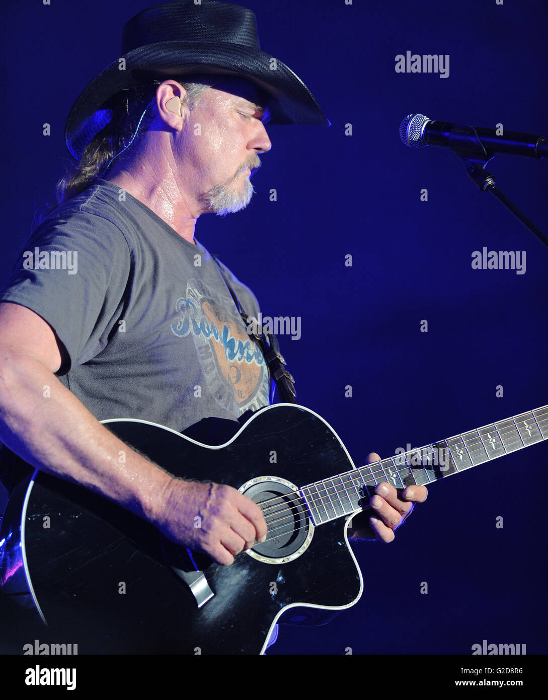 Daytona Beach, Florida, USA. 27th May, 2016. Country singer Trace ...