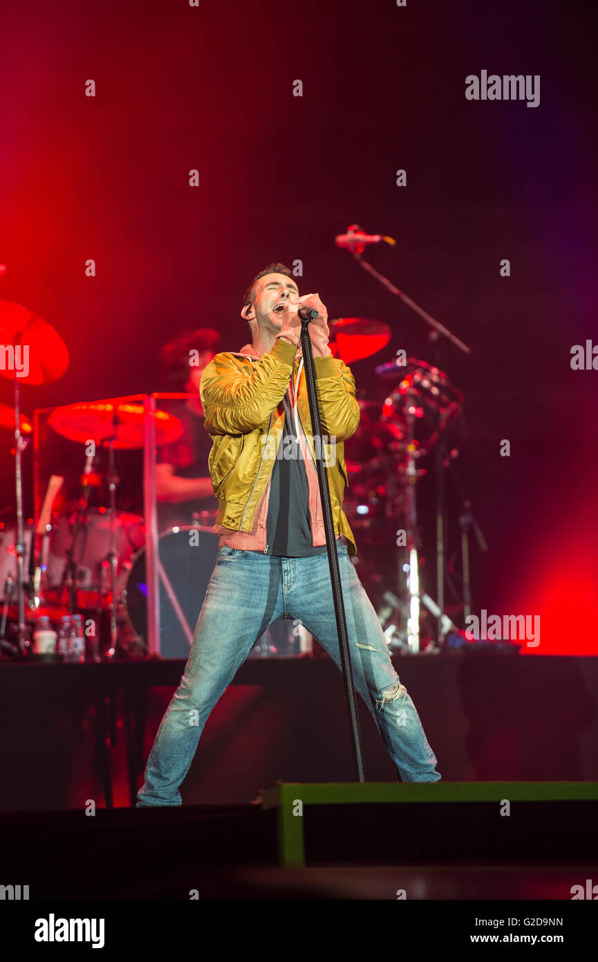 Maroon 5 2016 hi-res stock photography and images - Alamy