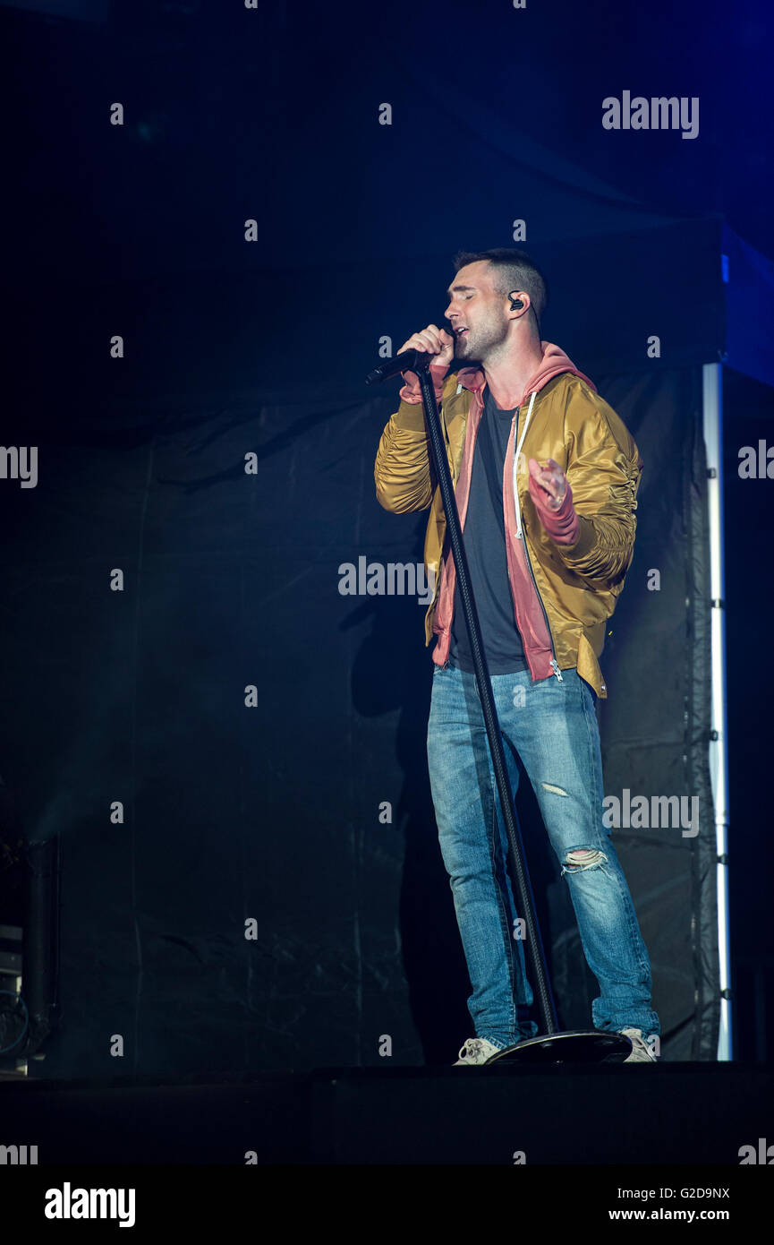 Maroon 5 pj morton hi-res stock photography and images - Alamy