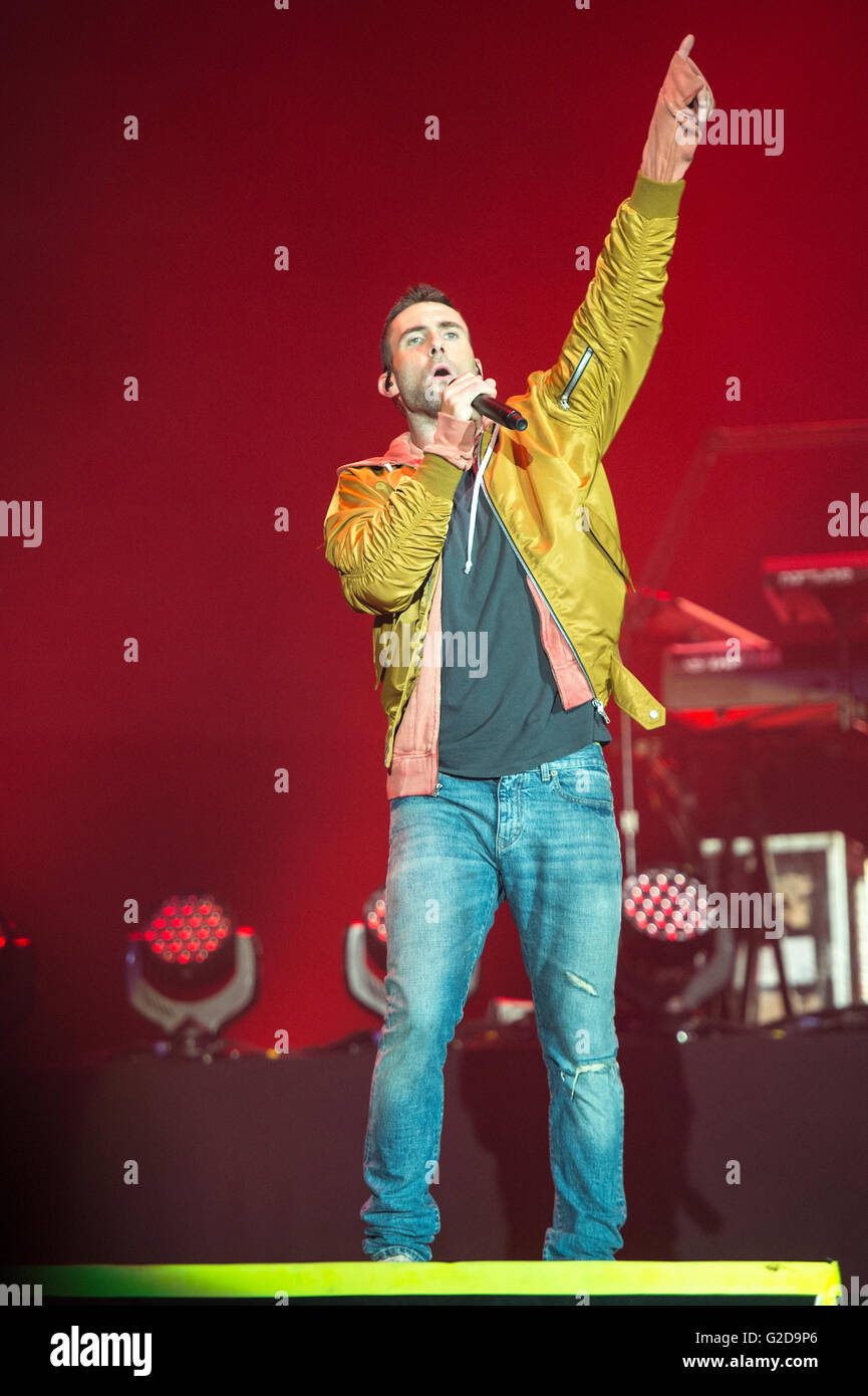 Maroon 5 pj morton hi-res stock photography and images - Alamy