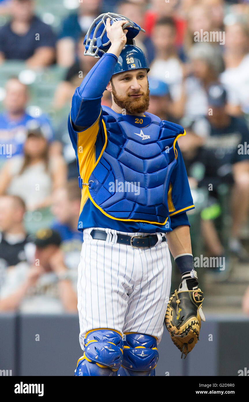 Milwaukee, WI, USA. 27th May, 2016. Milwaukee Brewers catcher Jonathan ...