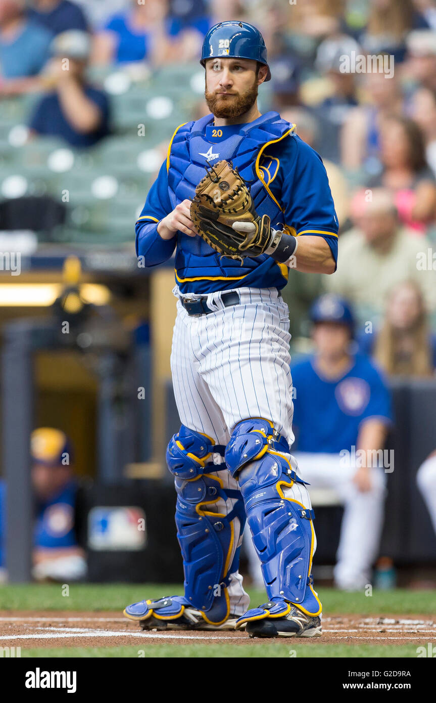Milwaukee, WI, USA. 27th May, 2016. Milwaukee Brewers catcher Jonathan ...