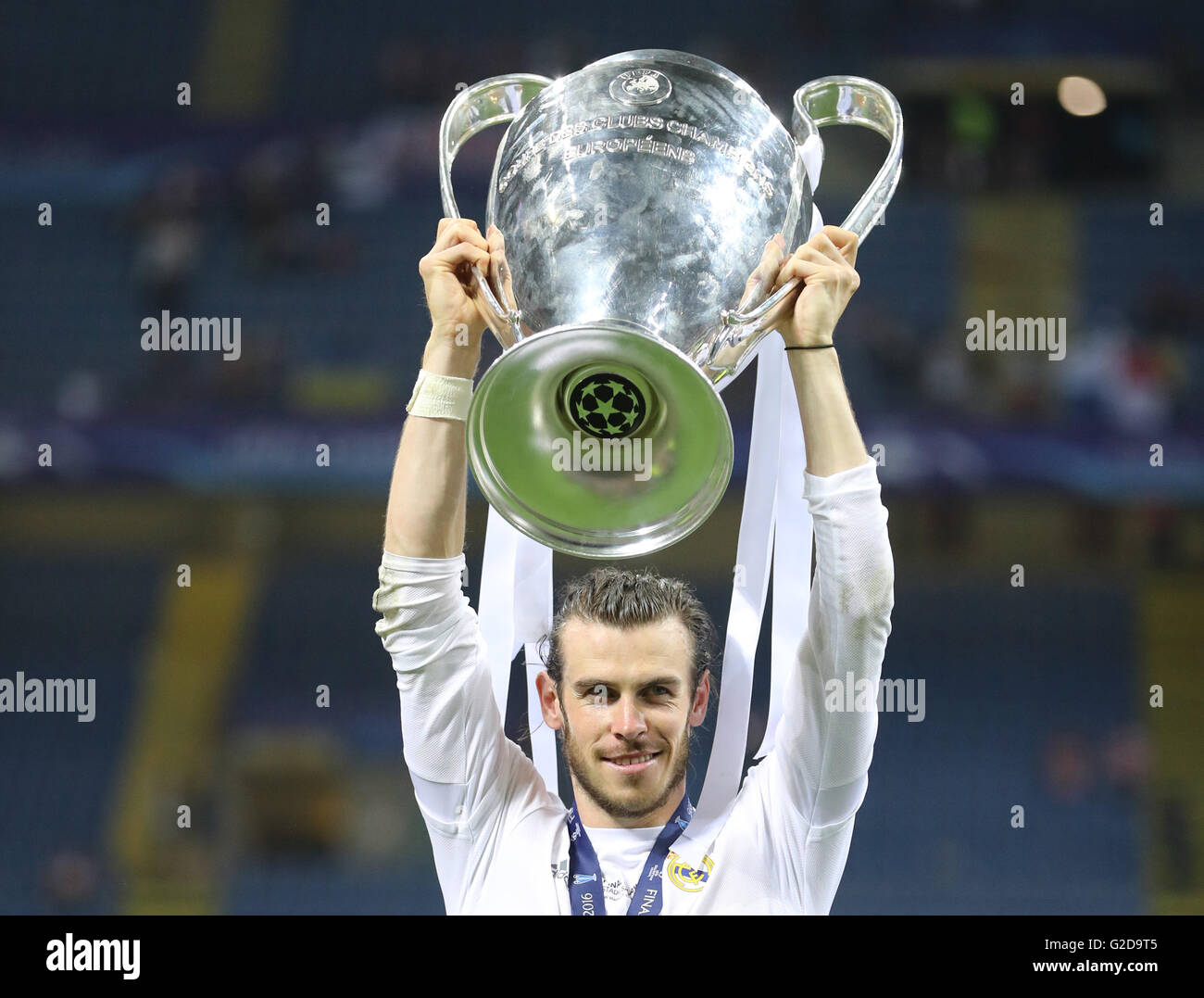Gareth bale 2016 real madrid hi-res stock photography and images - Alamy