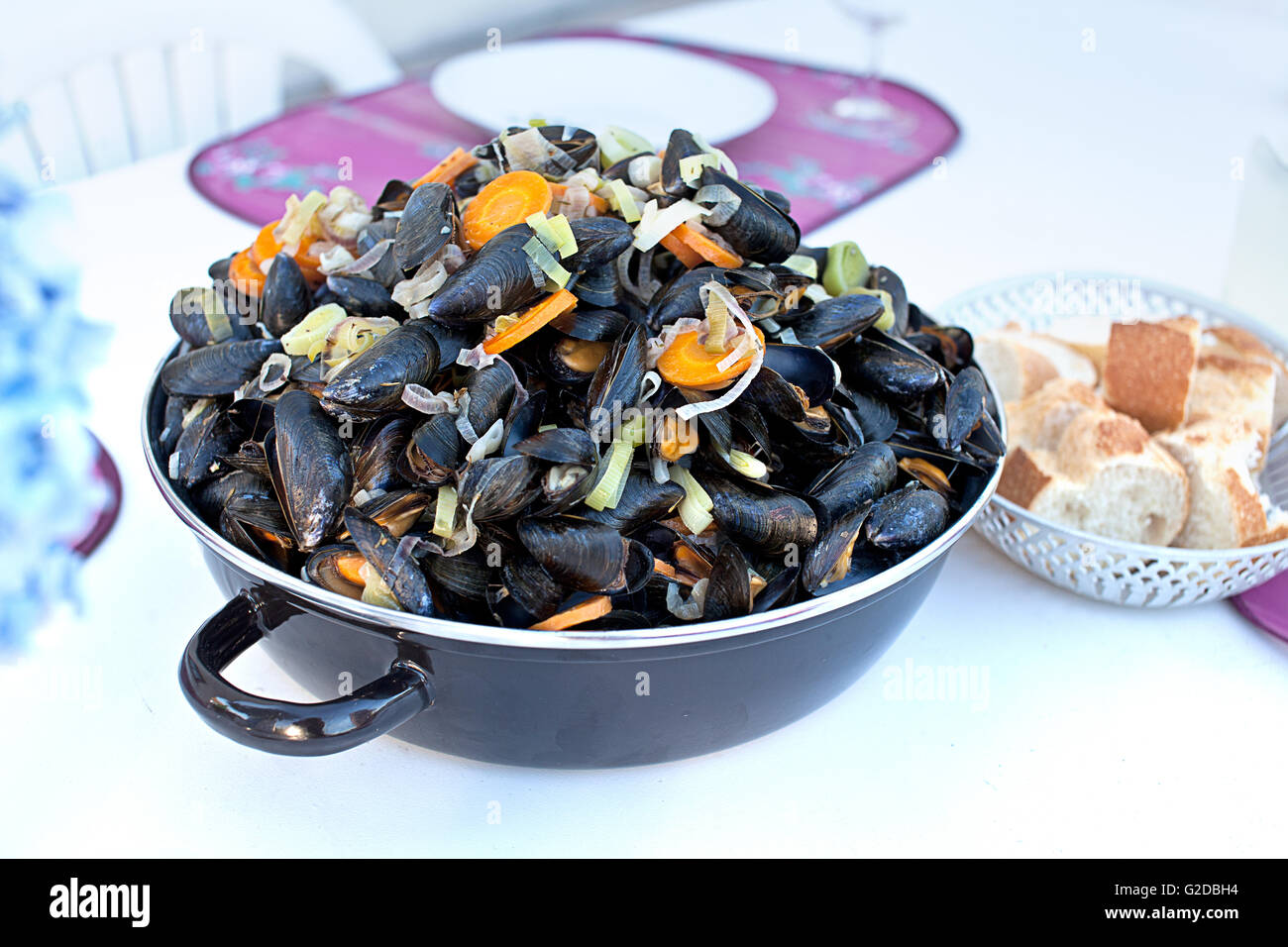 Freshly cooked bouchot mussels in metal pot on table Stock Photo - Alamy