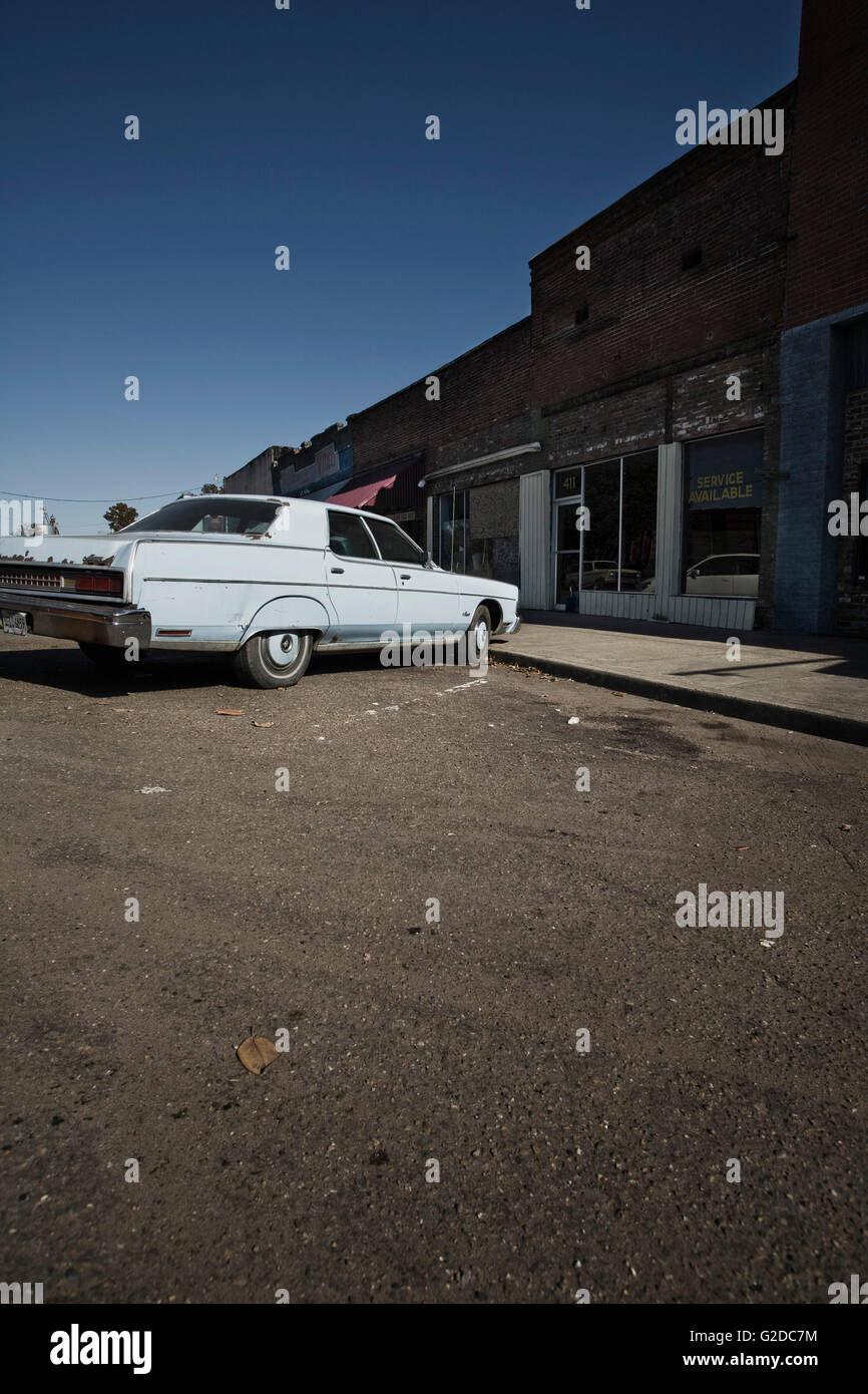 Parking in front of stores hi-res stock photography and images - Alamy