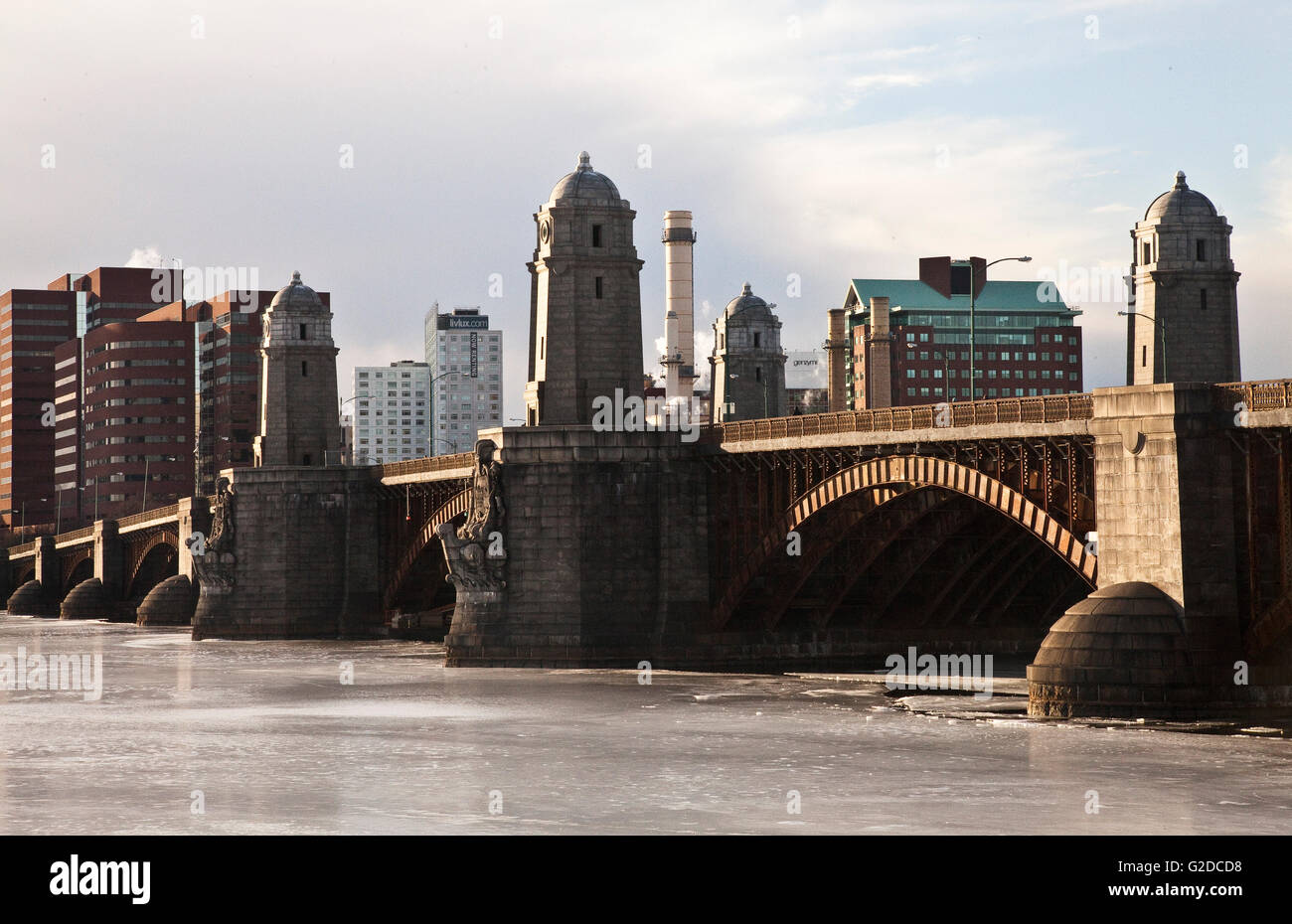 Longfellow Bridge connecting Boston with Cambridge, Massachusetts, USA ...