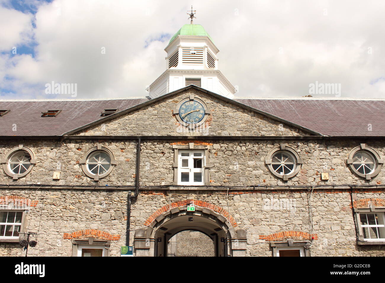 Castle yard kilkenny hi-res stock photography and images - Alamy