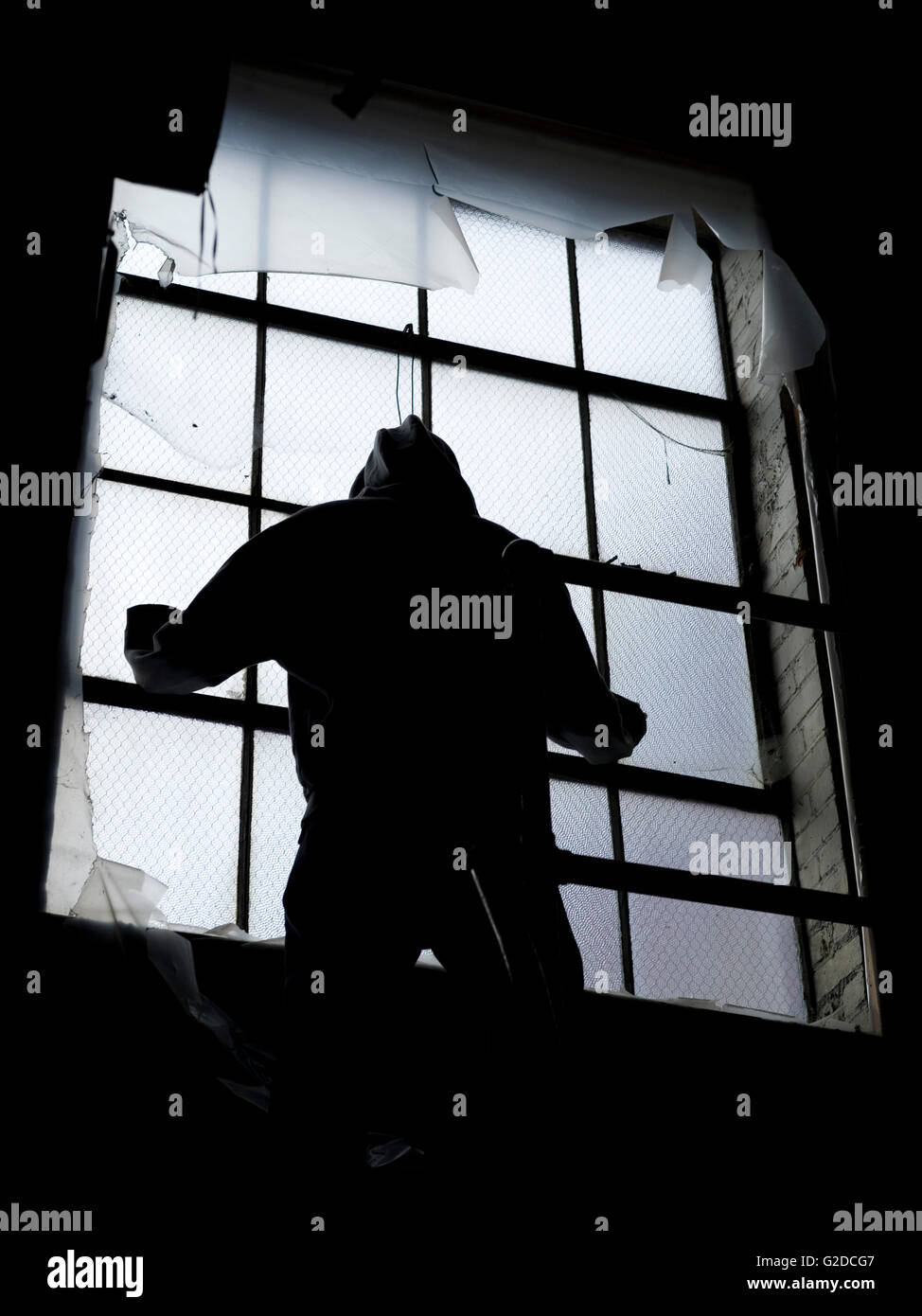 Hooded figures hi-res stock photography and images - Alamy