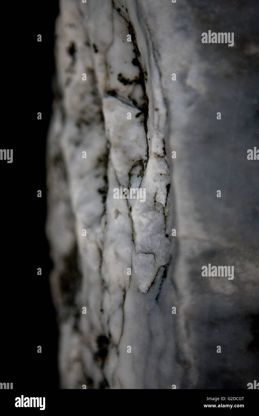 White quartzite rocks hi-res stock photography and images - Alamy