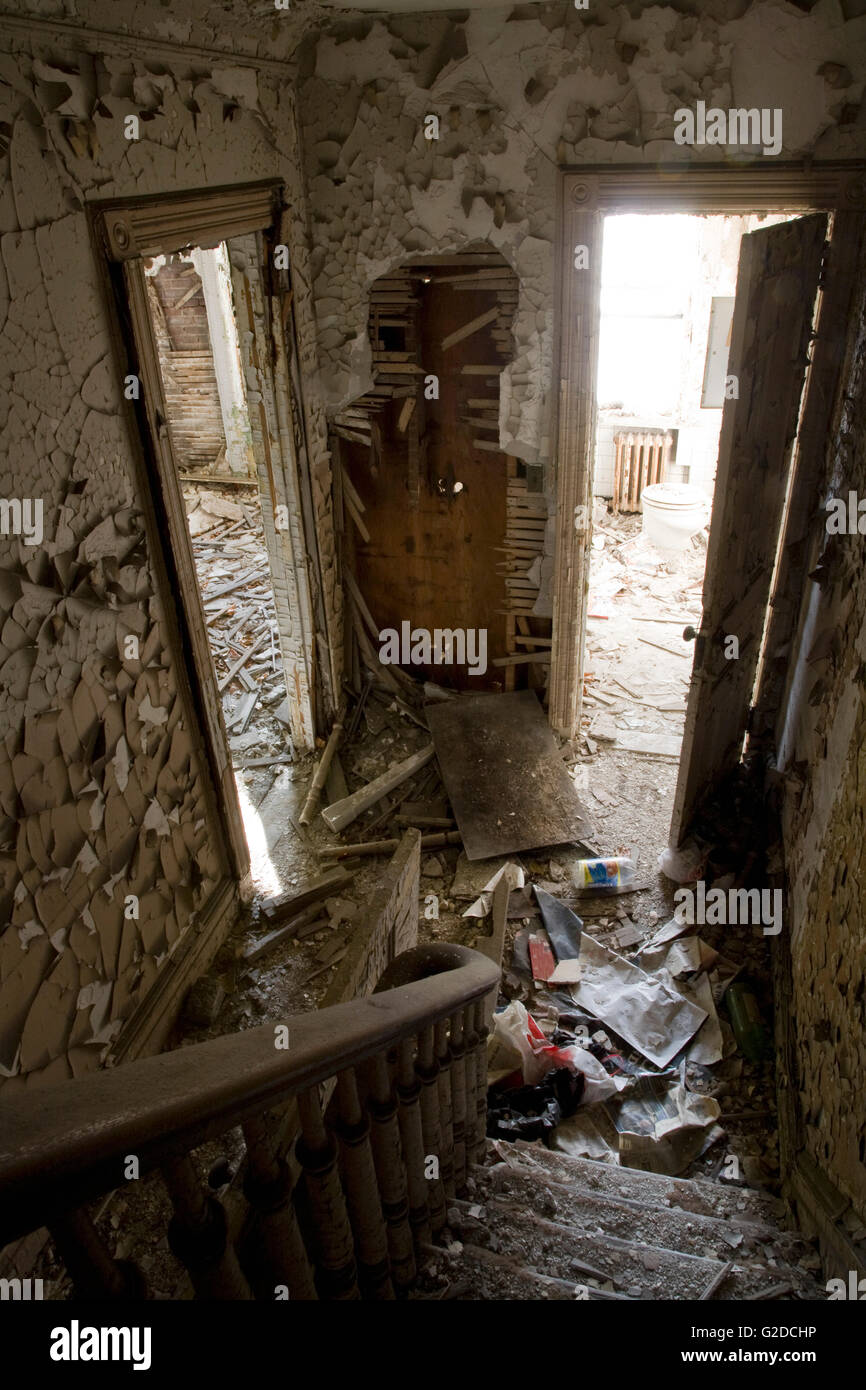 Collapsed stairs hi-res stock photography and images - Alamy