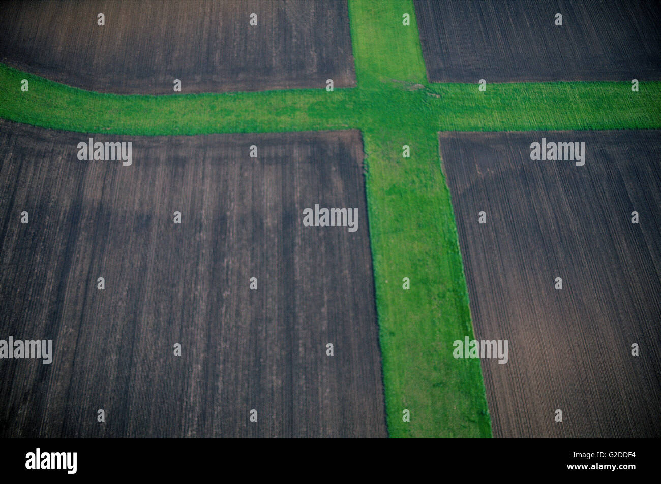Cross field hi-res stock photography and images - Alamy