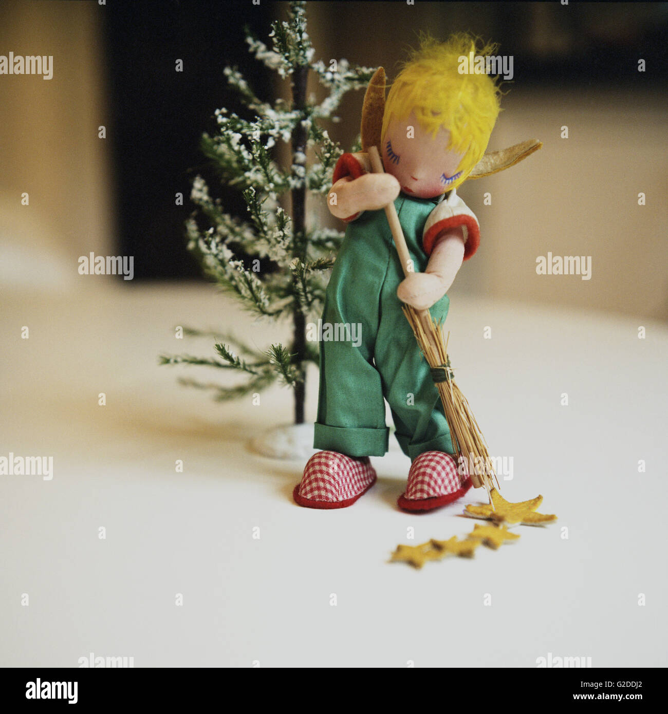 Elf figurines hi-res stock photography and images - Alamy