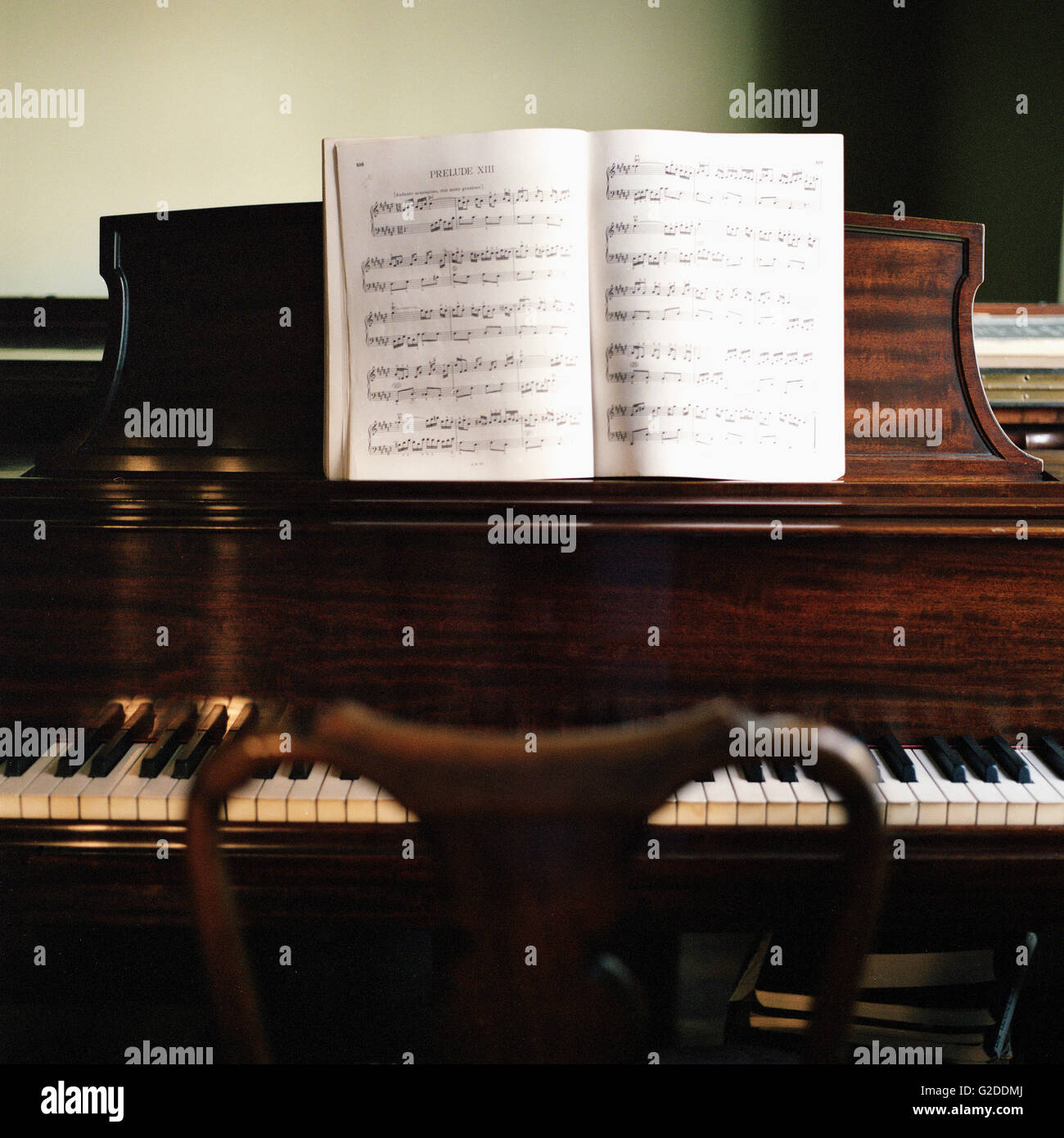 Piano sheet hi-res stock photography and images - Alamy