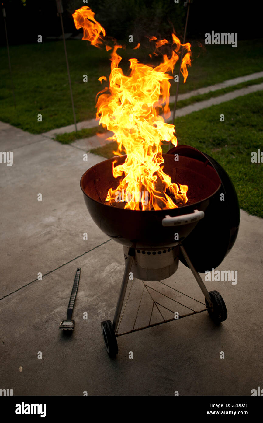 Barbeque grill no people fire hi-res stock photography and images - Alamy