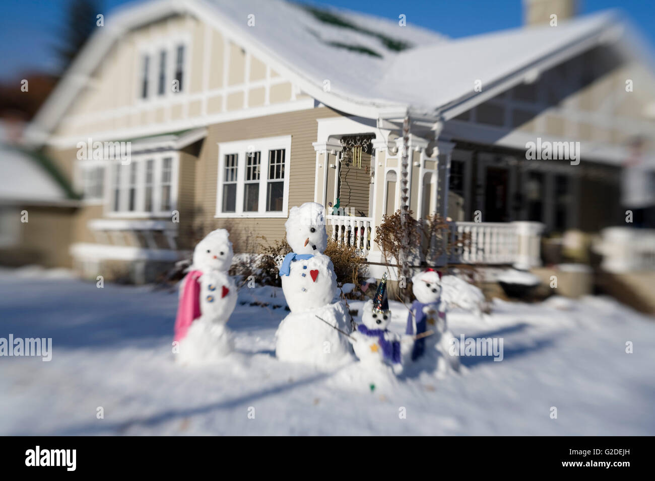 Snowman Family In Front of House Stock Photo - Alamy