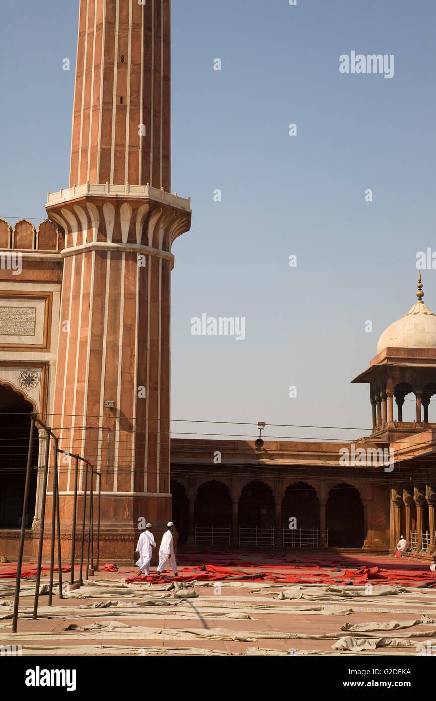 Mosques of delhi hi-res stock photography and images - Alamy