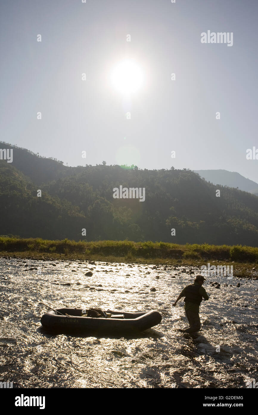 Pulling raft hi-res stock photography and images - Alamy