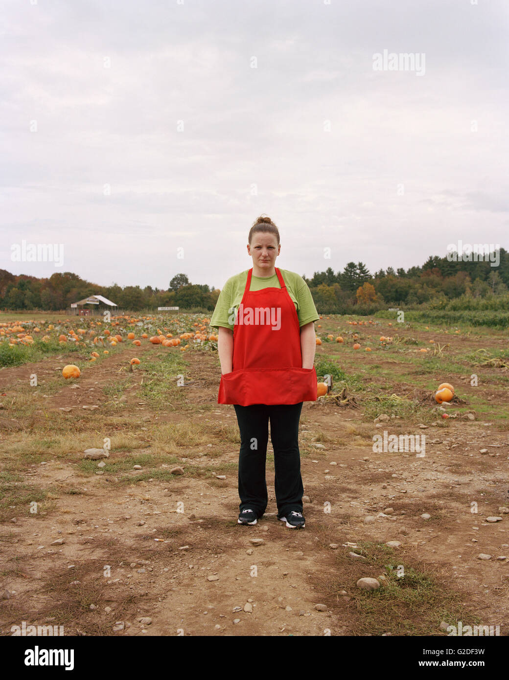 Person wearing red apron hi-res stock photography and images - Alamy