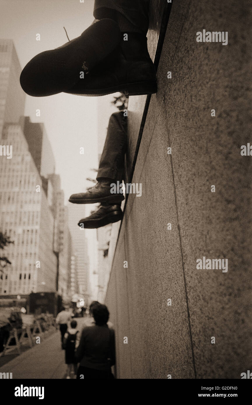 Legs dangling new york city hi-res stock photography and images - Alamy